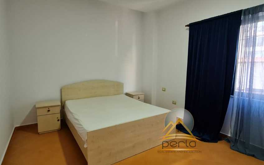 Jepet me qira apartament 3+1, kati i dyte i nje vile, prane Kristal ...