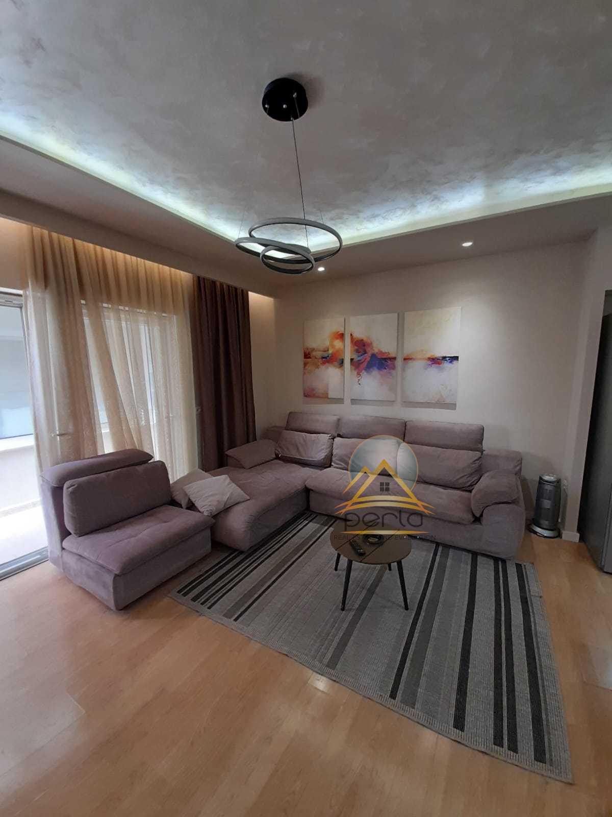 Jepet super apartament me qira 2+1+2 + verande prane Kristal Center ...